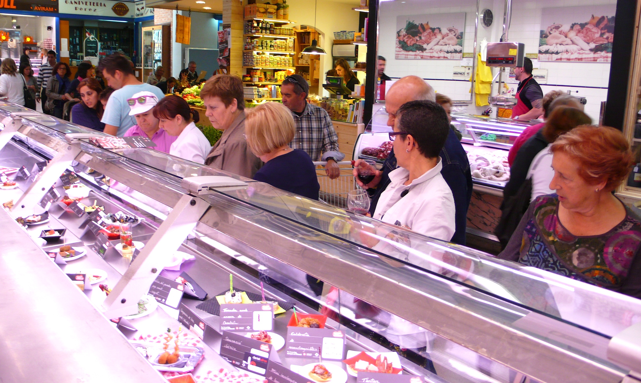«Menja’t el Mercat» va repartir més de 7.000 tapes al Mercat Central de ...