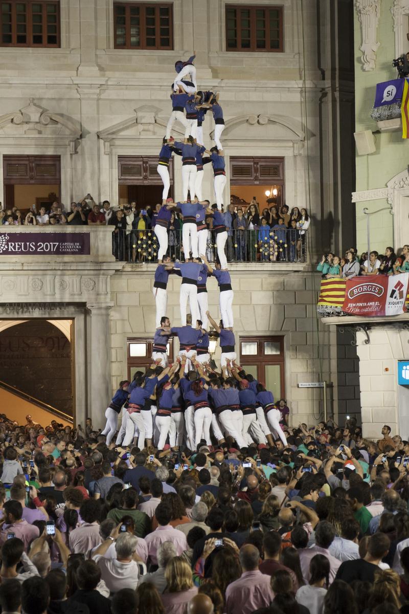 Reus veu per primera vegada un castell de deu pisos durant la Diada del ...